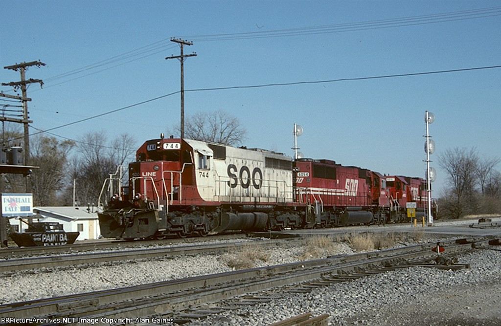 Soo Line SD40 744